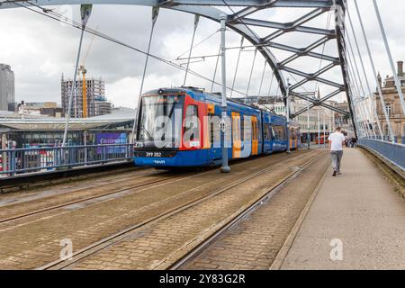 Sheffield supertram passing over Park Square Bridge Stock Photo - Alamy