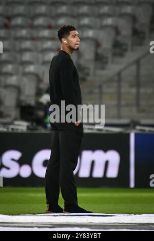 Real Madrid's Jude Bellingham (5) and Paris Saint-Germain's Joao Neves ...