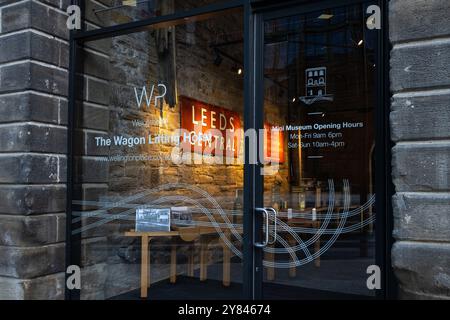 Leeds Central Station wagon hoist Stock Photo - Alamy