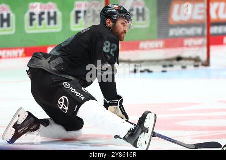 Alexandre Grenier (Koeln) Loewen Frankfurt vs Koelner Haie, Eishockey ...