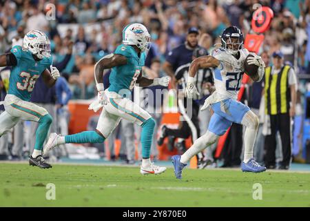 Tennessee Titans running back Tony Pollard (20) runs a route during the ...