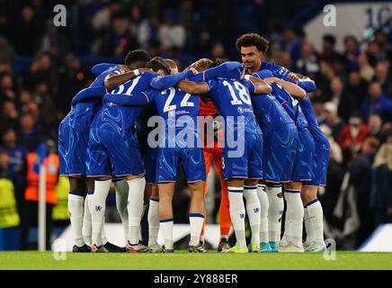 Chelsea players in a huddle before the Premier League match at Stamford ...