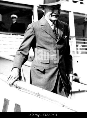 Lord Baden-Powell walking down the ***** at Southampton. ***** when the ...