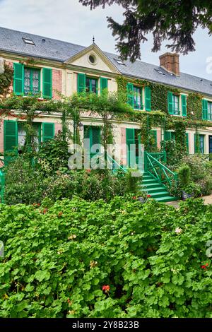 The house of the famous Painter Claude Monet, the impressionist Stock ...