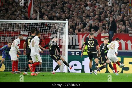 Strafraumszene, Torraumszene Torschuss Aktion Torchance Harry Kane FC Bayern Muenchen FCB (09 ...