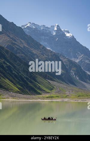 Scenic vertical landscape of Saiful Muluk lake and Malika Parbat ...