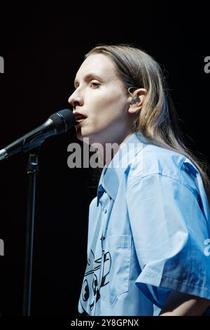 Florence Shaw (lead vocals) with Dry Cleaning, opening for Nick Cave ...
