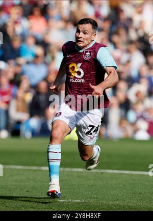 Josh Cullen of Burnley during the Sky Bet Championship match Burnley vs ...