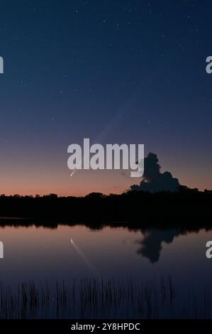 Comet Tsuchinshan-ATLAS rises in east over calm water of Nine Mile Pond ...