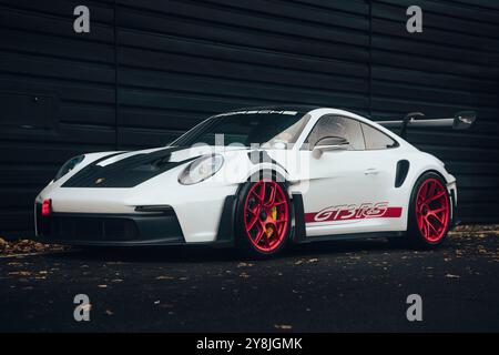 Porsche 911 GT3 RS red alloy wheel, sports car powder coating, brake ...