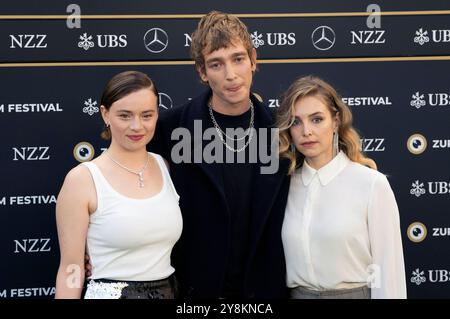 Luna Wedler, Dimitri Krebs und Sina Martens bei der Premiere des ...