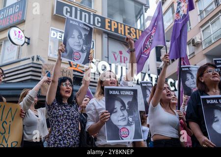 Izmir, Turkey. 05th Oct, 2024. A woman holds up the Ikbal Uzuner's ...