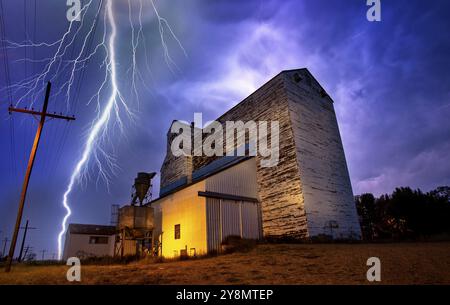 Lightning Storm Canada Rural Grain Elevator Countryside Stock Photo - Alamy