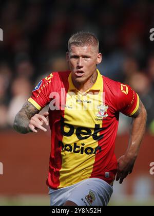 DEVENTER - (l-r) Victor Edvardsen of Go Ahead Eagles, Dylan Rietveld of ...