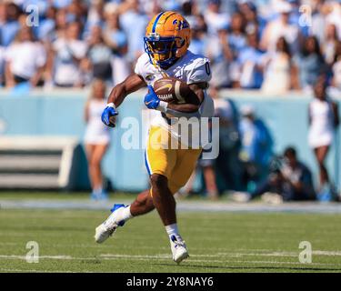Pittsburgh running back Desmond Reid (0) is tackled by Notre Dame ...