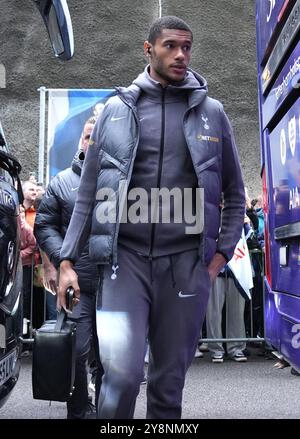 Tottenham Hotspur goalkeeper Brandon Austin warming up before the ...