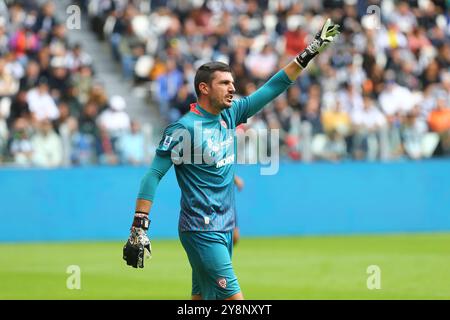 Simone Scuffet (Cagliari Calcio) during the Italian championship Serie ...