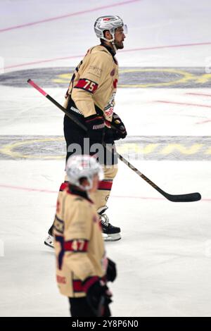 Samuel Dove-McFalls (Nuernberg Ice Tigers, #75) / Portrait / Portraet ...