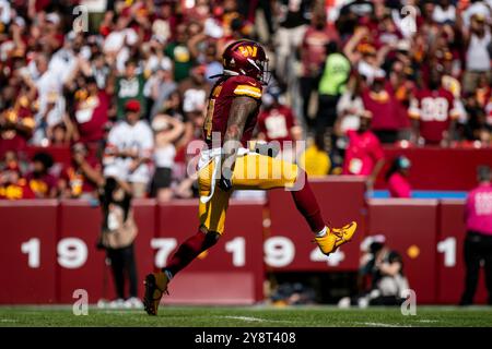 Washington Commanders linebacker Frankie Luvu (4) in action during the ...