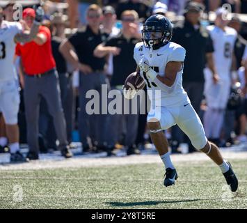 Tulsa, Oklahoma, USA. 5th Oct, 2024. A member of the U.S. Army Golden ...
