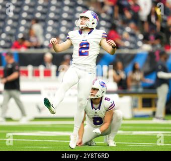 Buffalo Bills' Ty Johnson warms up before an NFL football game against ...