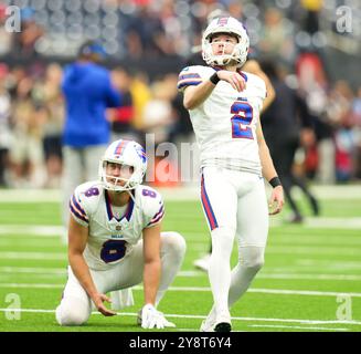 Buffalo Bills' Ty Johnson warms up before an NFL football game against ...