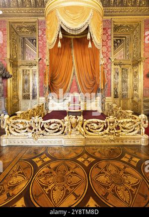 Royal Palace Throne Room. Luxury elegant ancient interior, circa 1860 ...