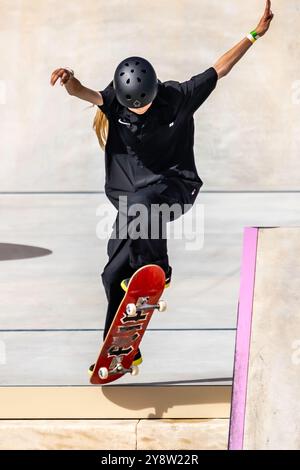 Liz Akama (JPN) competes in the Skateboarding Street W Finals 2024 ...