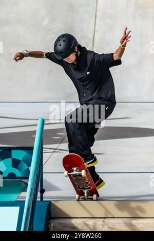 Liz Akama (JPN) competes in the Skateboarding Street W Finals 2024 ...