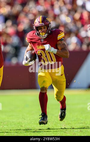 Washington Commanders running back Austin Ekeler (30) enters the field ...