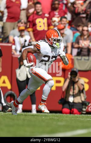 Cleveland Browns running back D'Onta Foreman, front, center, is stopped ...