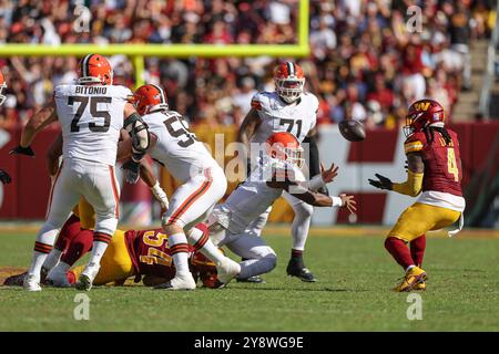 Cleveland Browns quarterback Deshaun Watson (4) carries the ball during ...