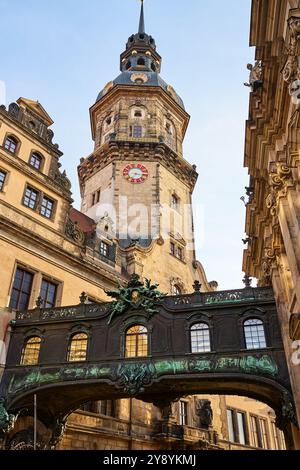 Ornate bridge with carvings and statues connects two buildings in ...