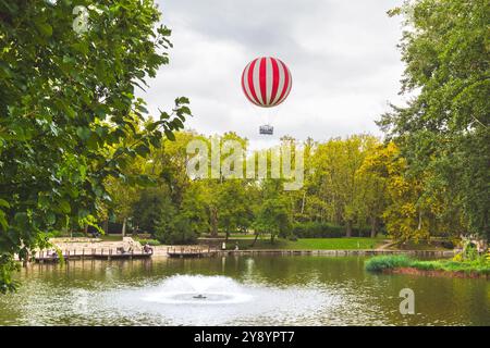 Balloon lookout, airship over the Budapest city park, Városliget ...