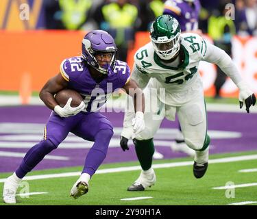 Minnesota Vikings running back Ty Chandler (32) during an NFL preseason ...