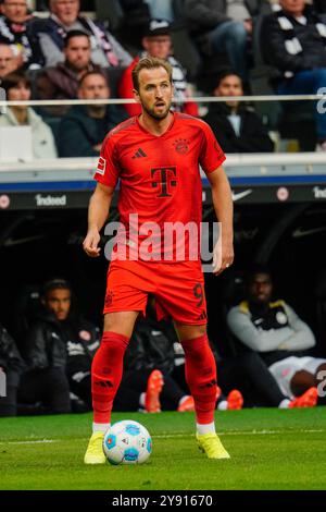 Harry Kane (FC FC Bayern Munich, 9) scores against Daniel Heuer ...