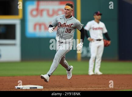 Detroit Tigers' Kerry Carpenter runs up the first base line during the ...