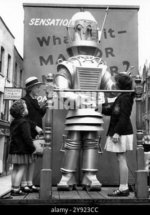 TOBOR THE GREAT 1954 director Lee Sholem Science Fiction Robot Dudley ...