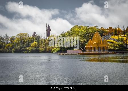 Mangal Mahadev statue, grand bassin, Mauritius Stock Photo - Alamy