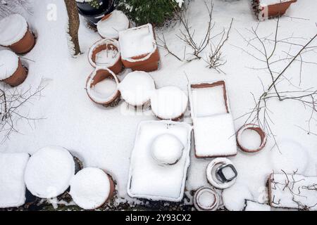 Winter garden with flower pots covered with snow Stock Photo - Alamy