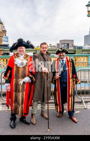 The Lord Mayor of London Poses For Photos With The Actor Damian Lewis ...