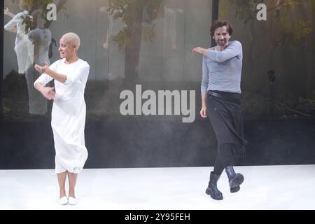 Cush Jumbo and David Tennant during the curtain call at the West End ...