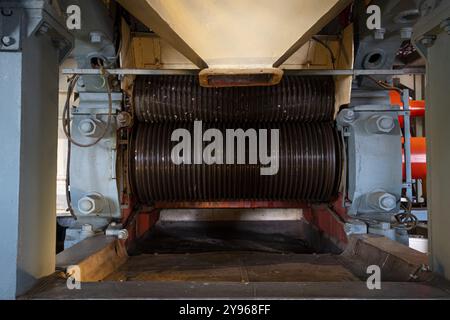 Machine, device for squeezing sugar cane (Saccharum officinarum), sugar ...