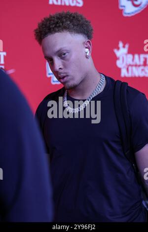 New Orleans Saints quarterback Spencer Rattler (2) runs the ball during ...
