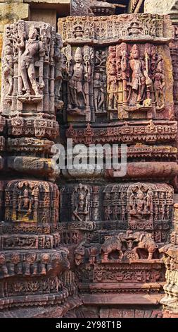 Carving details of Hindu deities on the wall of Ratneshwar Mahadev ...