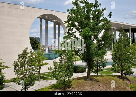 The German Chancellery in Berlin blends contemporary design with ...