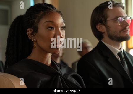 The Front Room Andrew Burnap & Brandy Norwood Stock Photo - Alamy