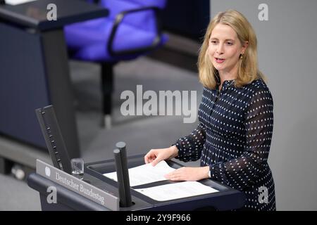Berlin, Plenarsitzung im Bundestag Verena Hubertz Bundesministerin für ...