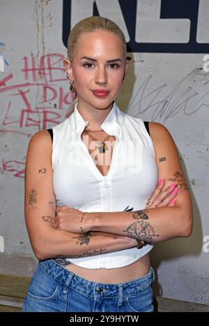 Gina Beckmann bei der KEKs by Joyn Screening Party im Bi Nuu Nightclub ...