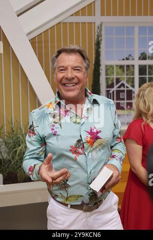 Artists) in the ARD TV programme Stock Photo - Alamy